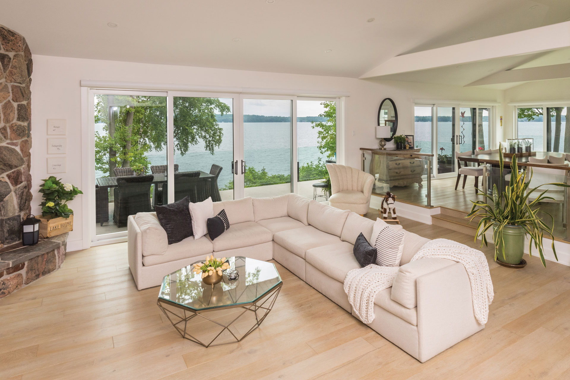 Reflect your style and love your view - Dockside Publishing