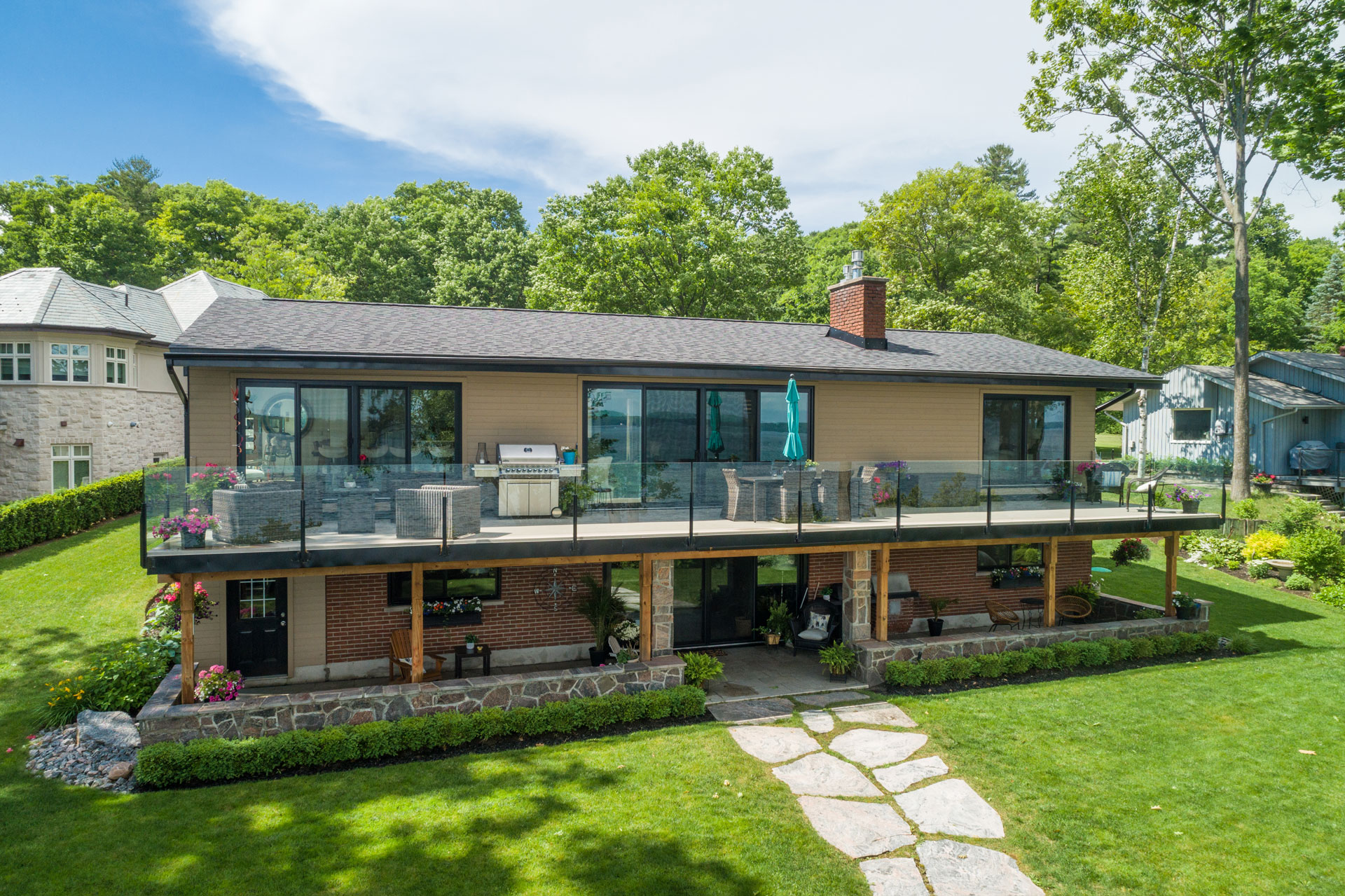 Reflect your style and love your view - Dockside Publishing